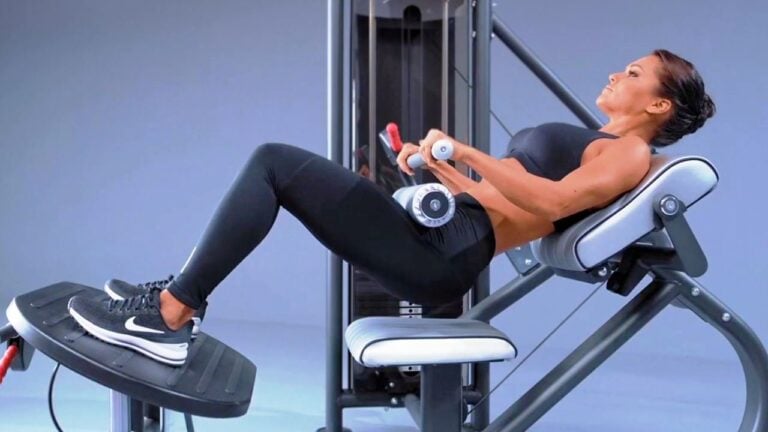 8 Gym Machine For Glutes Workout (With Exercises)